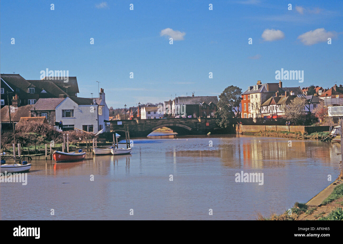 ARUNDEL West Sussex England UK à mars vers la ville le long de la ...
