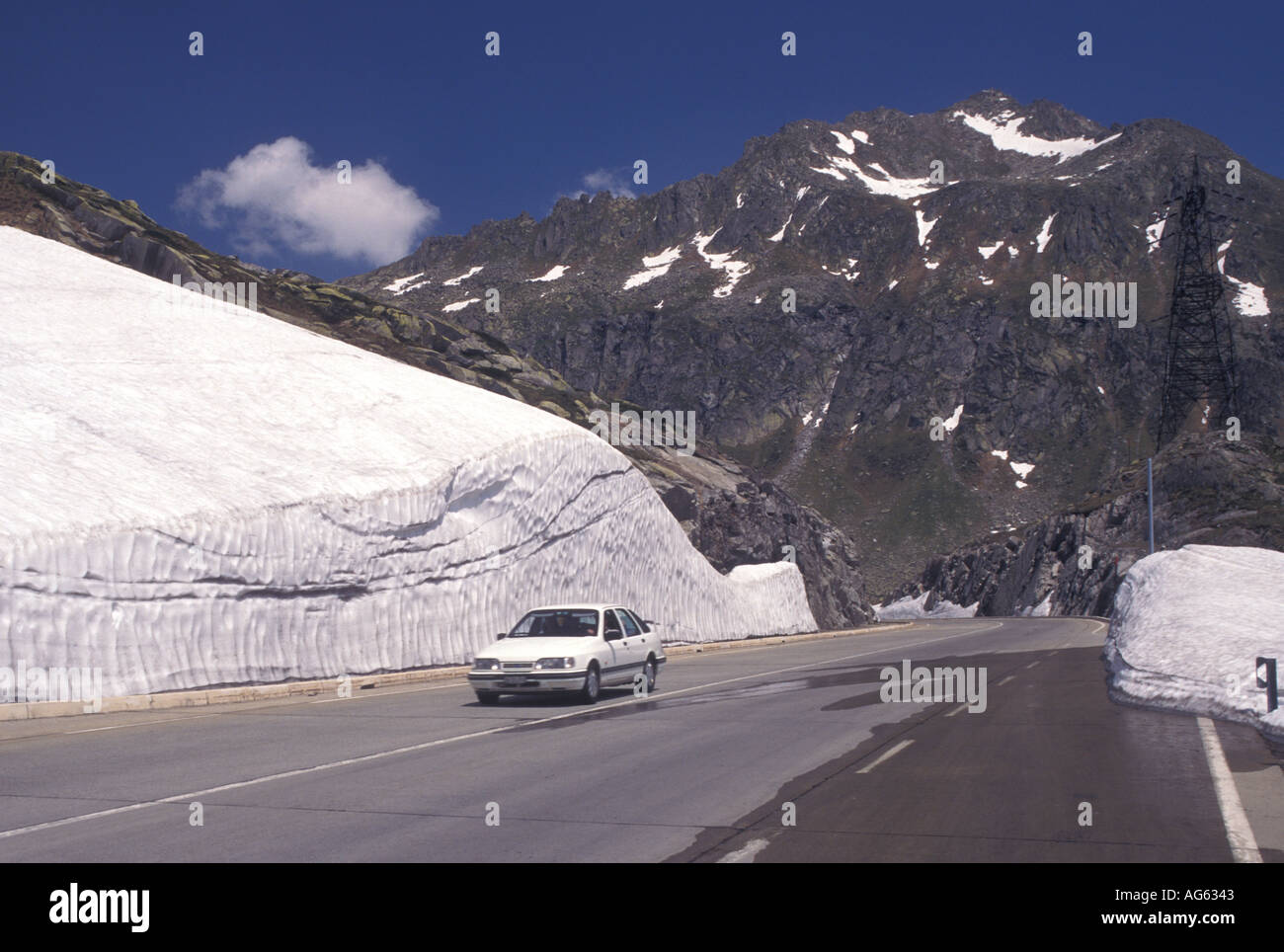 Le col du saint gothard ou le saint gothard en italien Banque de ...