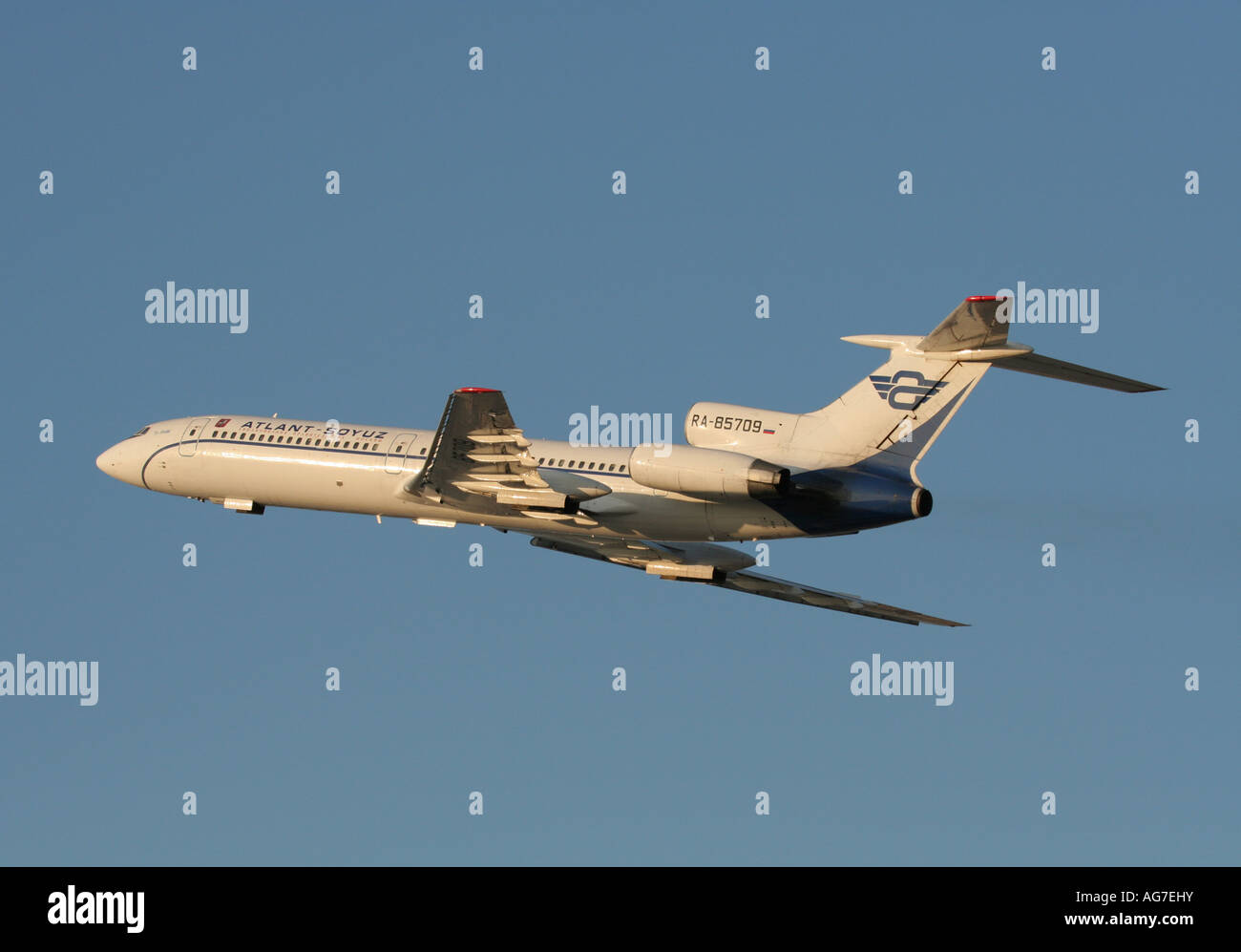 Tupolev tu 154 aircraft Banque de photographies et d’images à haute ...