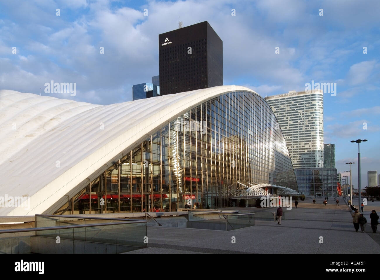 Hall de Paris La Défense et d'affaires l'architecture moderne au CNIT ...