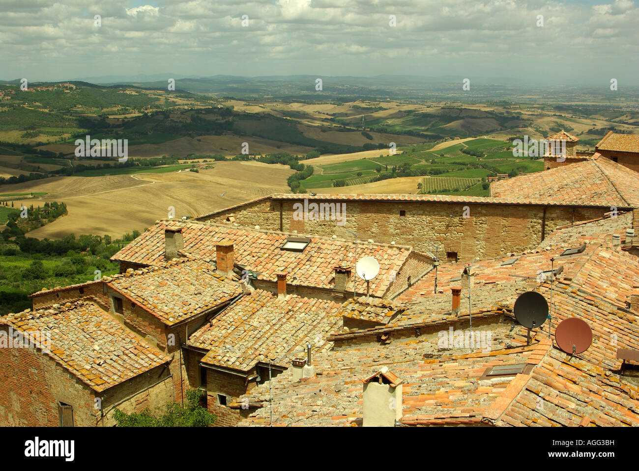 Toits de tuiles en terre cuite italie Banque de photographies et d ...