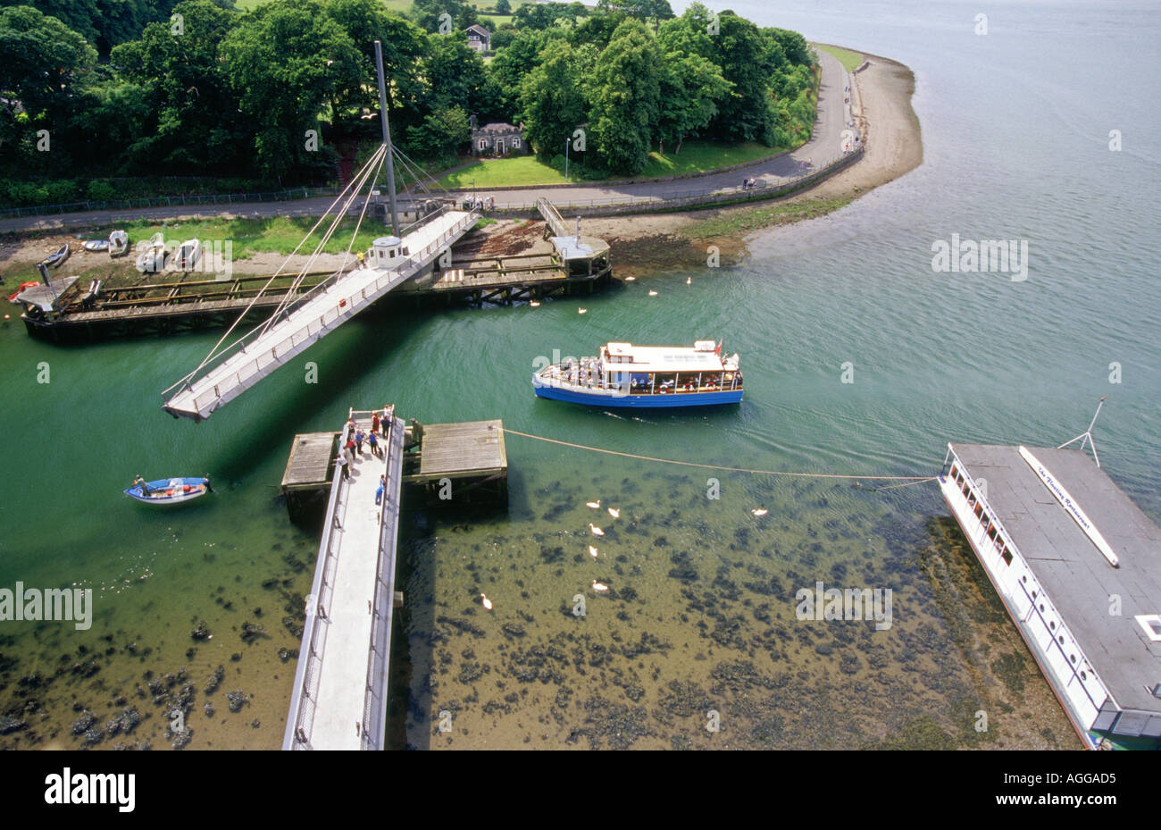 Pont tournant caernarfon Banque de photographies et d’images à haute ...