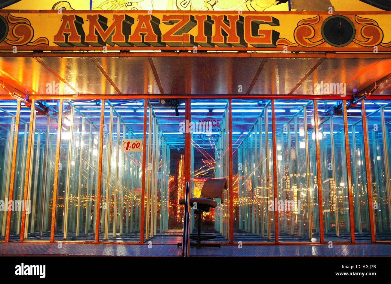 Labyrinth of mirrors Banque de photographies et d’images à haute ...