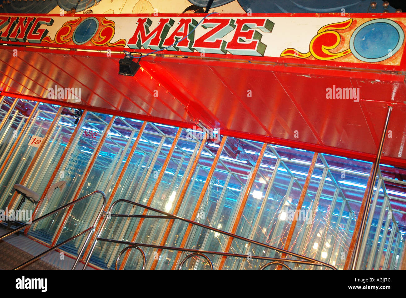 Fairground mirrors Banque de photographies et d’images à haute ...