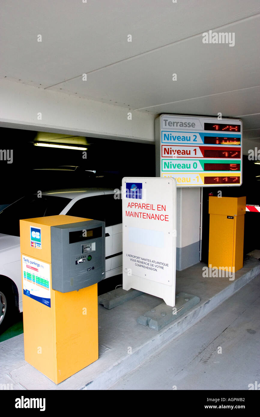 Automatic parking ticket machines Banque de photographies et d’images à ...