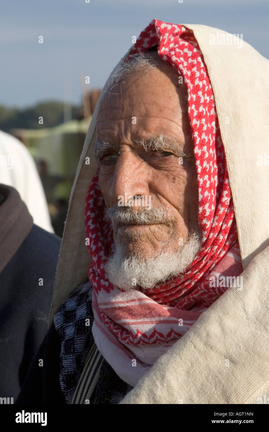 Libya old libyan man traditional clothes Banque de photographies et d ...