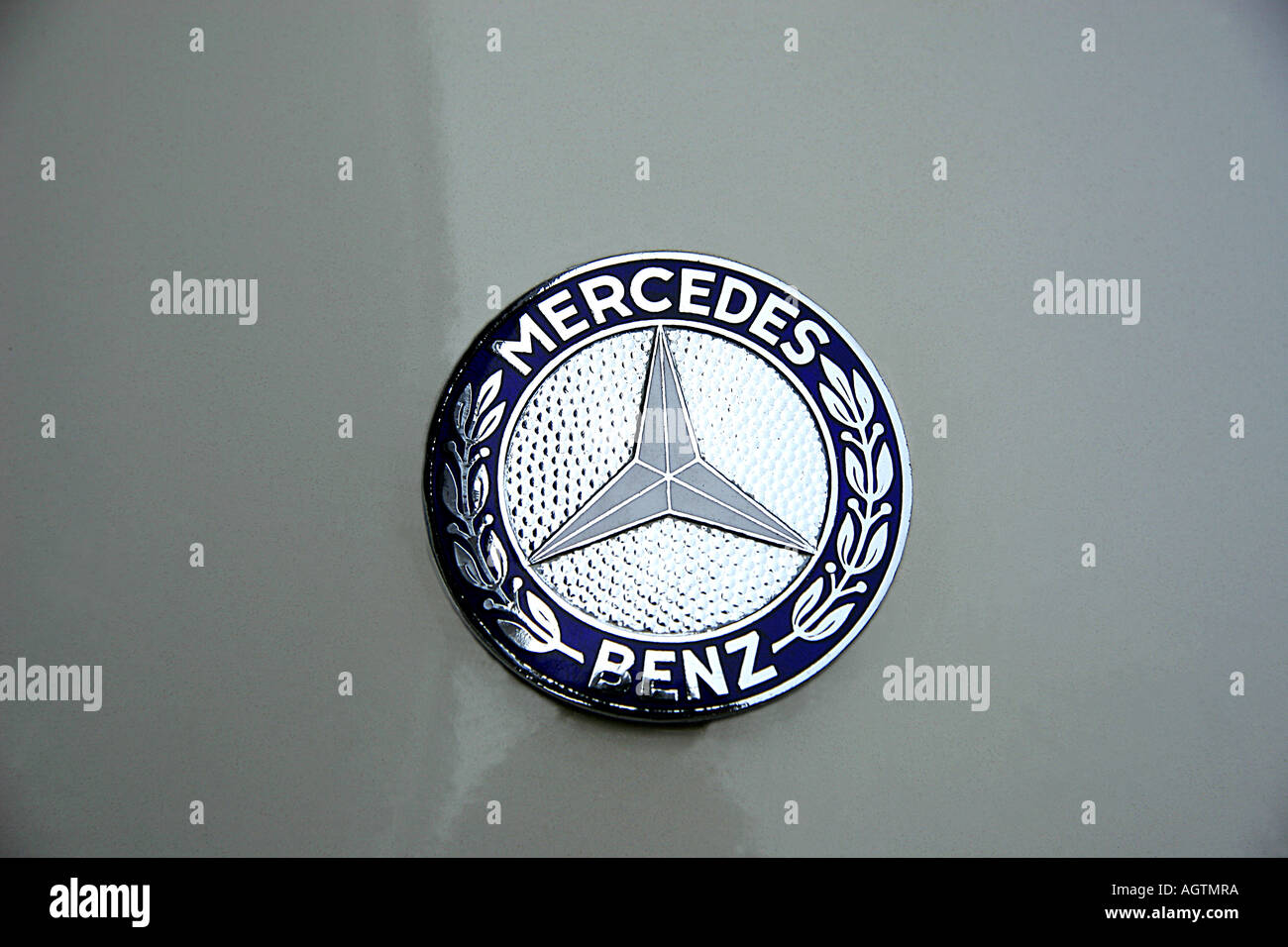 Logo de voiture mercedes benz Banque de photographies et d’images à ...
