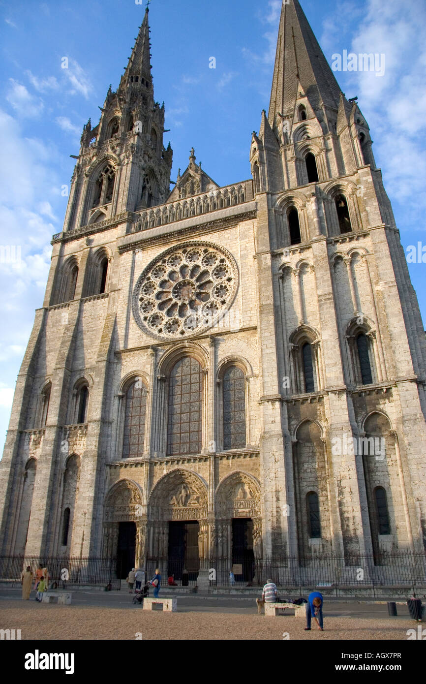 La cathédrale de Notre-Dame de Chartres à Chartres dans la région de ...