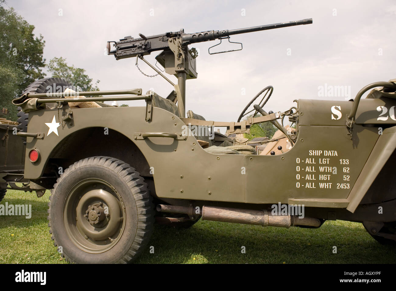 Machine gun mounted jeep Banque de photographies et d’images à haute ...