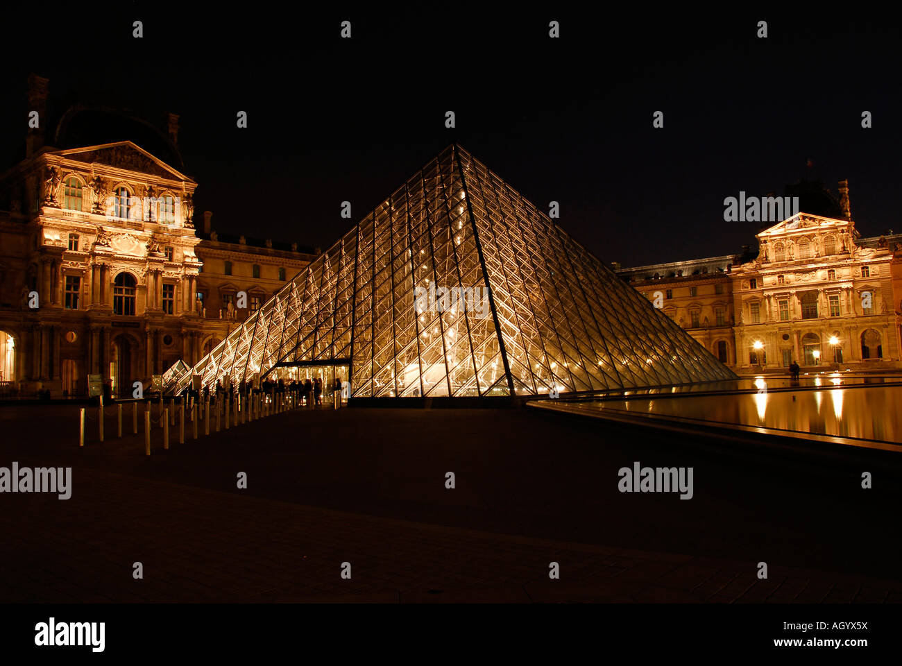 Louvre davinci code Banque de photographies et d’images à haute ...