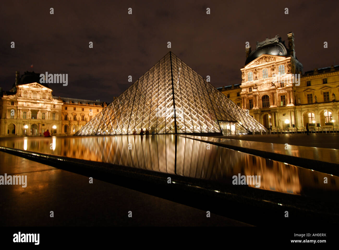 Louvre davinci code Banque de photographies et d’images à haute ...