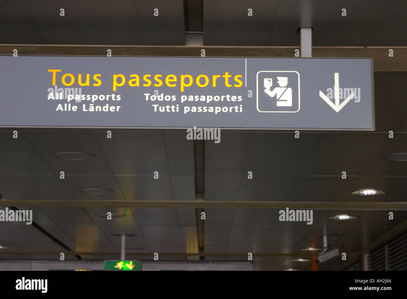 Panneau d'immigration Banque de photographies et d’images à haute ...