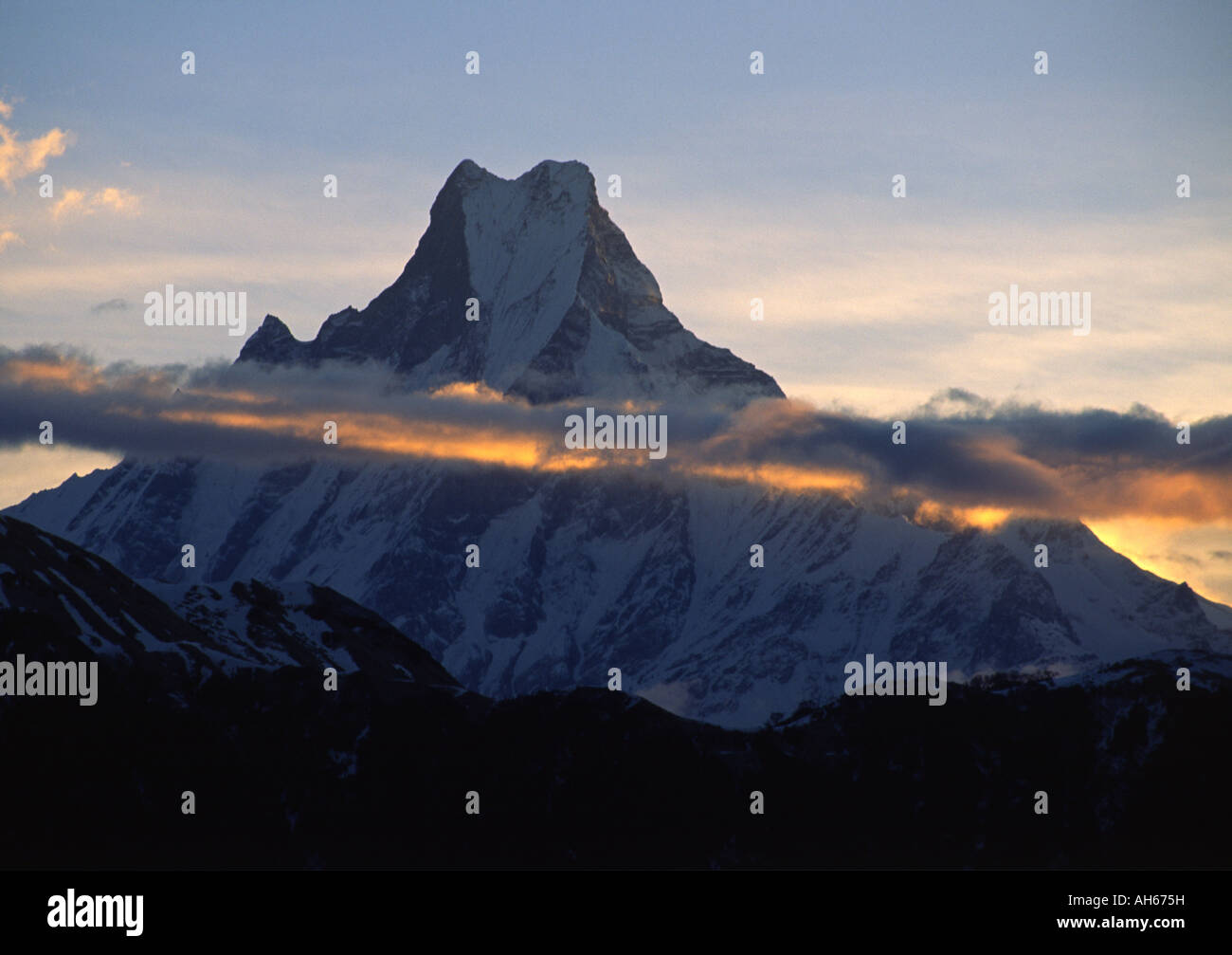 Pic machhapuchhare Banque de photographies et d’images à haute ...