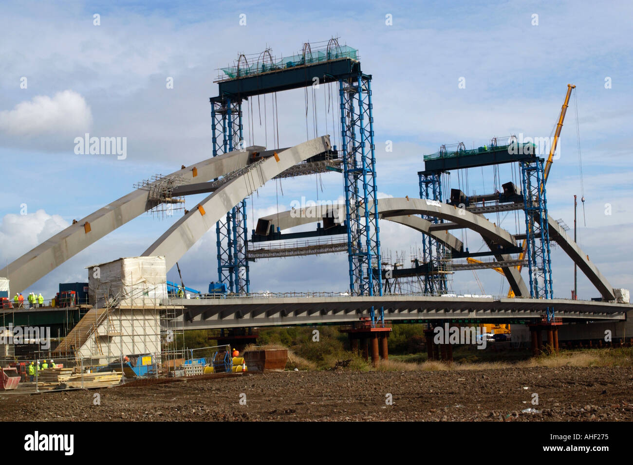 Pont-route en construction sur la rivière Usk à Newport South Wales UK ...