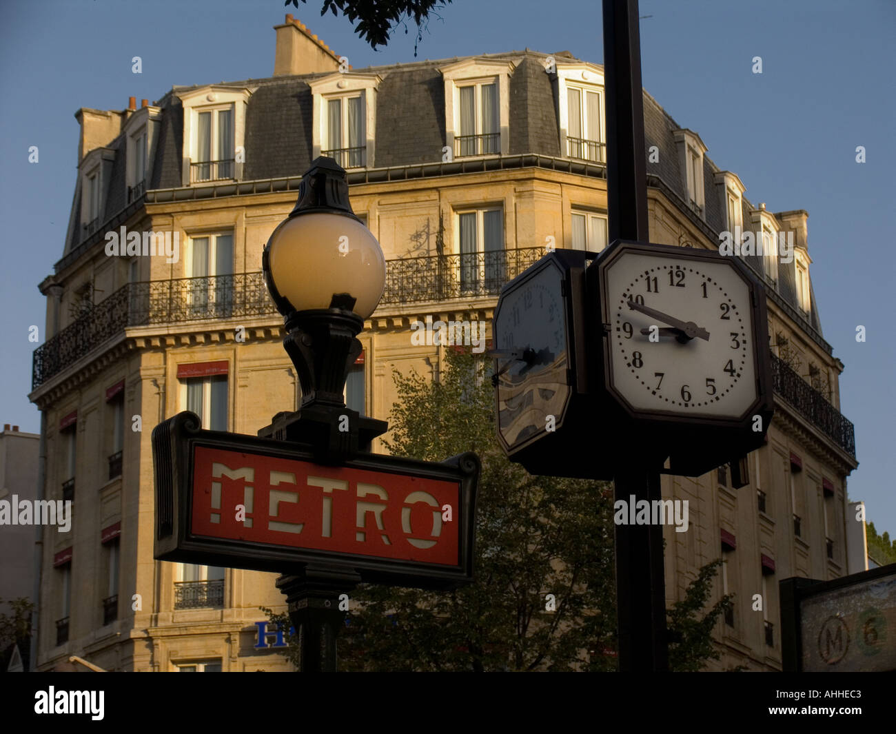 Station metro edgar quinet Banque de photographies et d’images à haute ...
