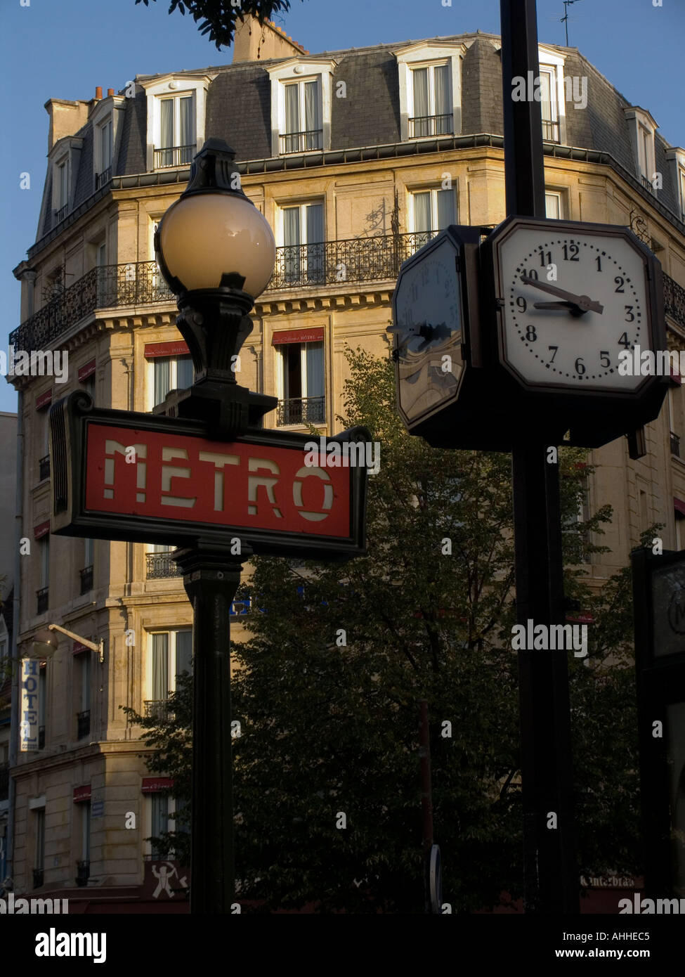 Station metro edgar quinet Banque de photographies et d’images à haute ...