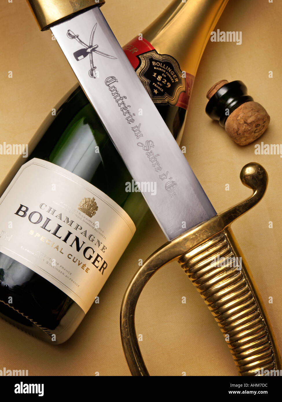 Confrerie du sabre d or sabre avec bouteille de champagne Bollinger et ...