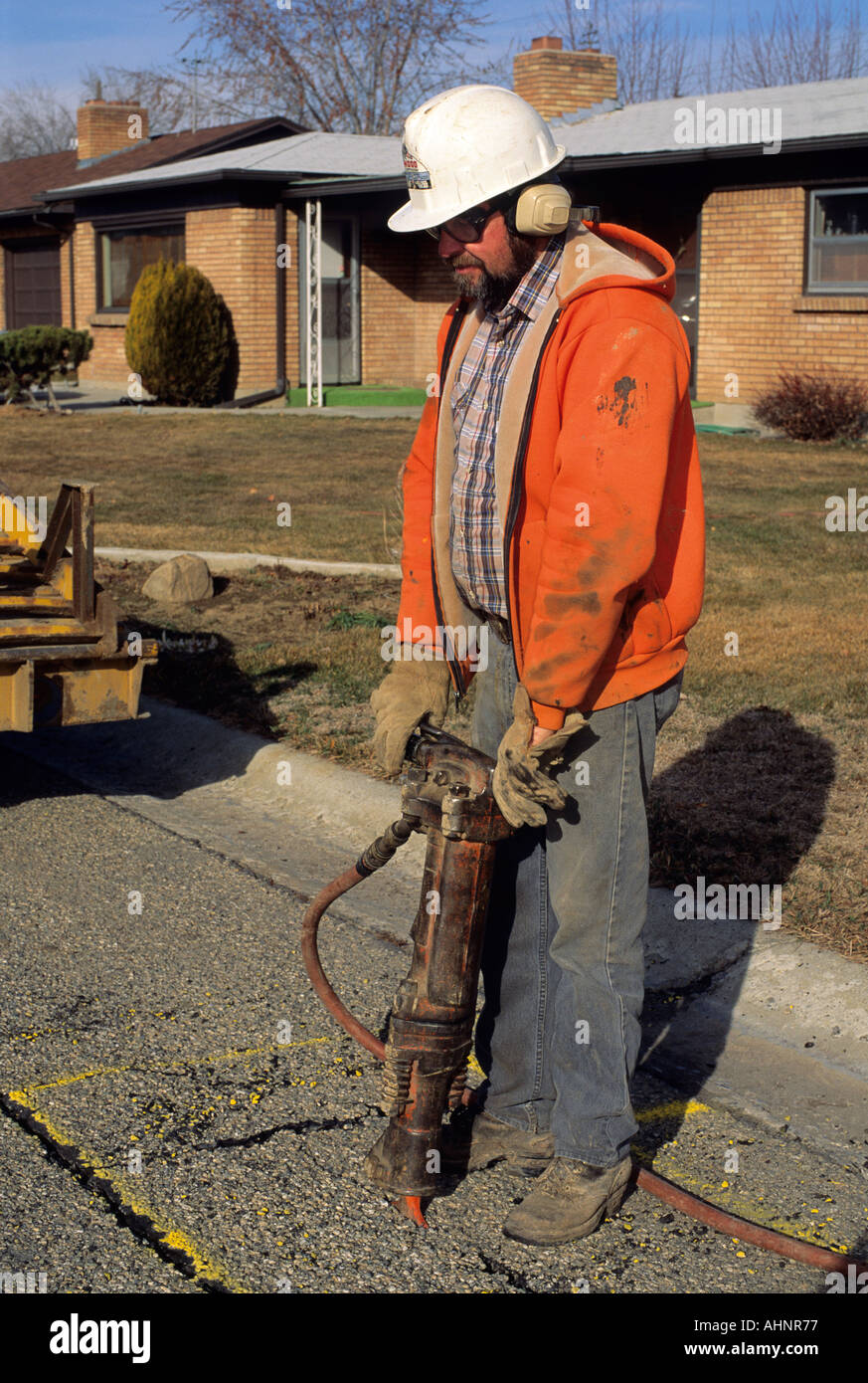 Utiliser un marteau piqueur Banque de photographies et d’images à haute ...