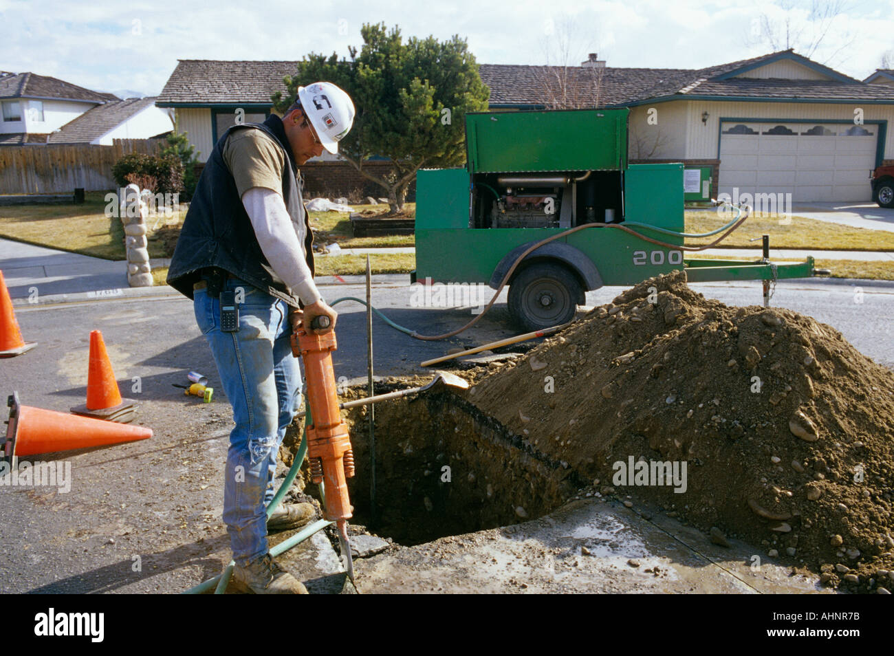 Utiliser un marteau piqueur Banque de photographies et d’images à haute ...