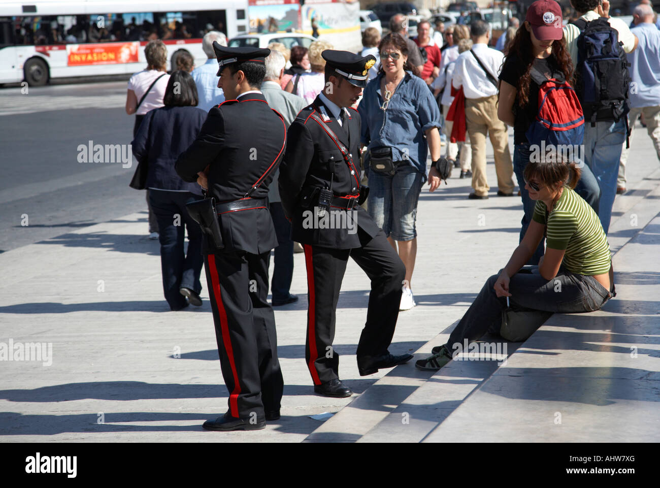 Carabinieri female Banque de photographies et d’images à haute ...