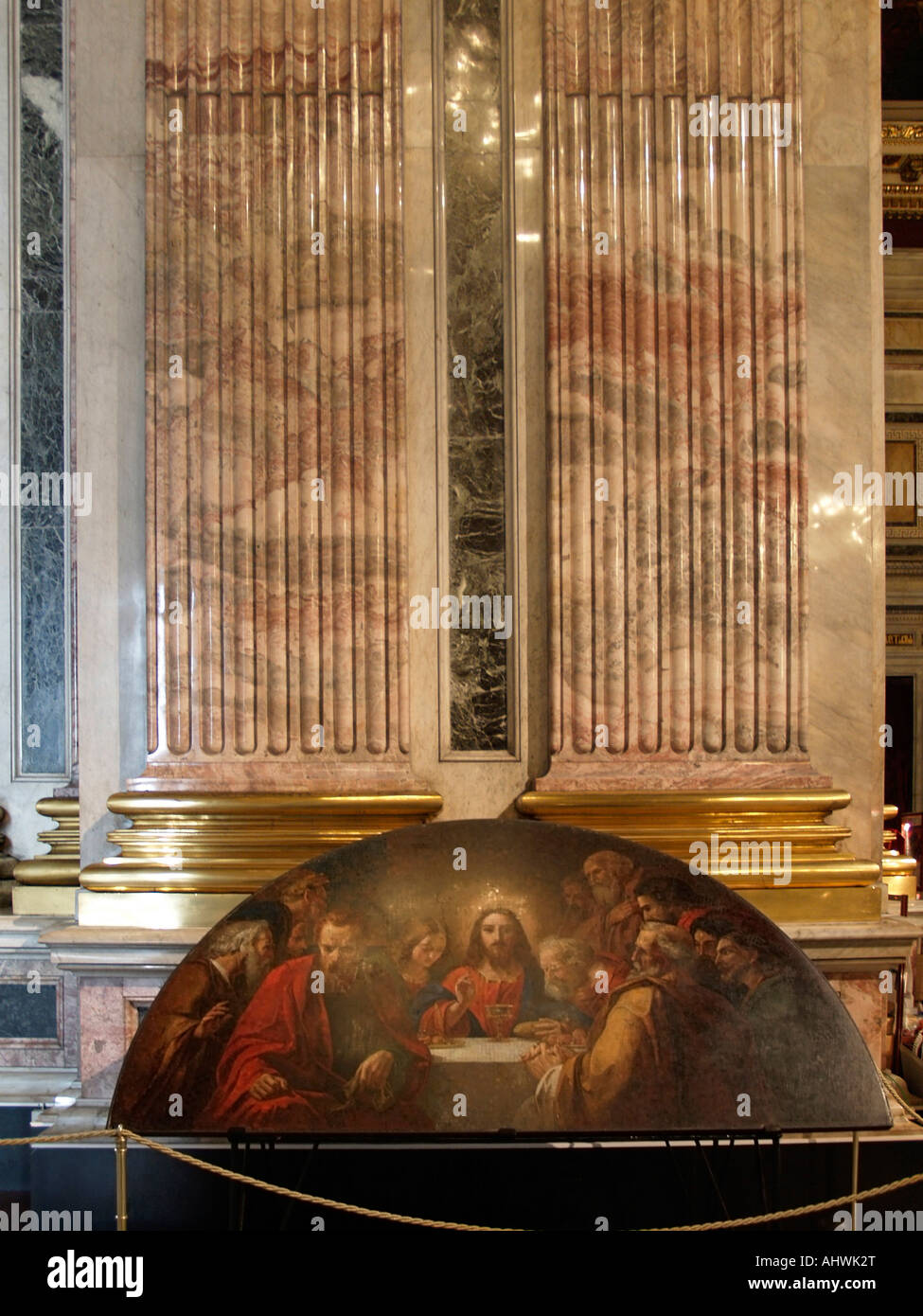 La Cathédrale Saint Isaac vue de l'intérieur de fresques et mosaïques ...