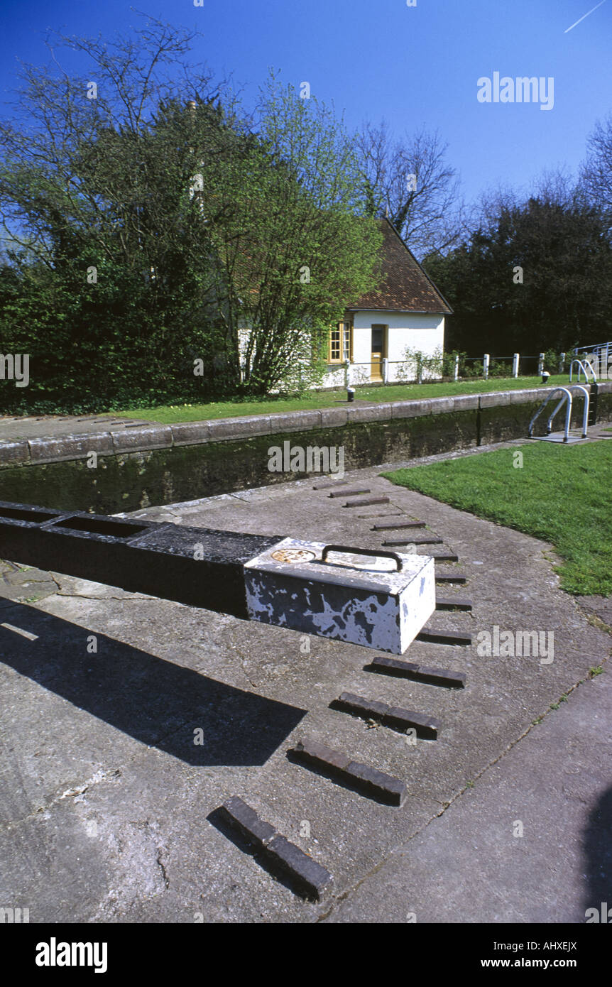 Poutre à Hunton Bridge lock 72, Grand Union Canal, Herts UK Photo Stock ...