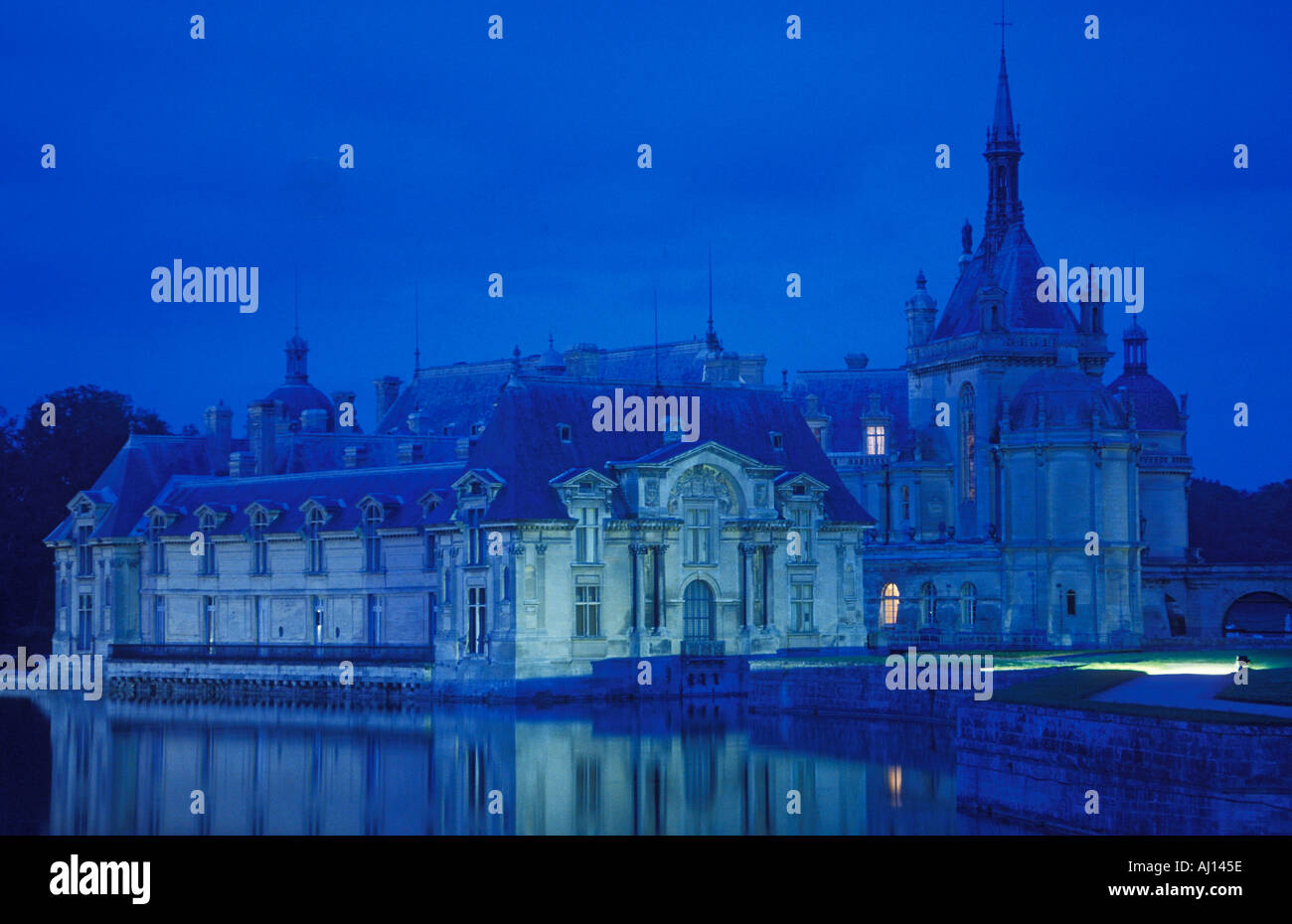 Château de chantilly nuit Banque de photographies et d’images à haute ...