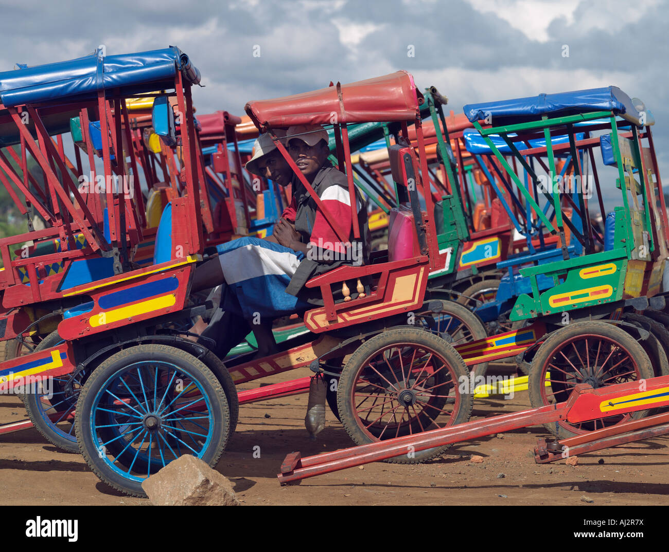 Pousse pousse driver madagascar Banque de photographies et d’images à ...