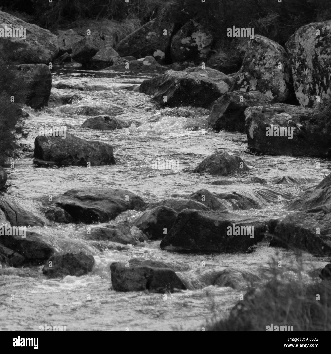 Riviere aux rochers Banque d'images noir et blanc - Alamy