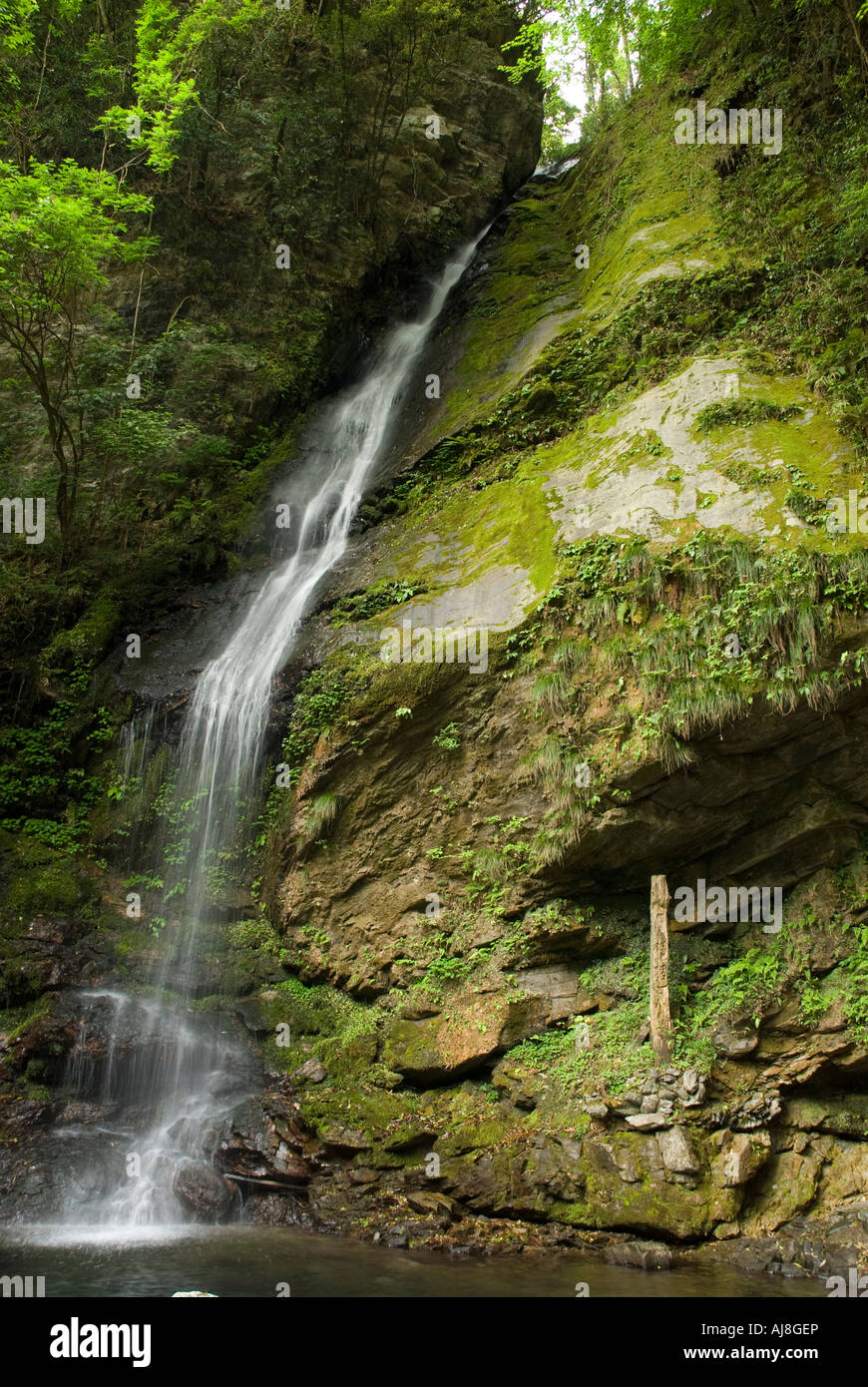 Biwa no taki waterfall Banque de photographies et d’images à haute ...