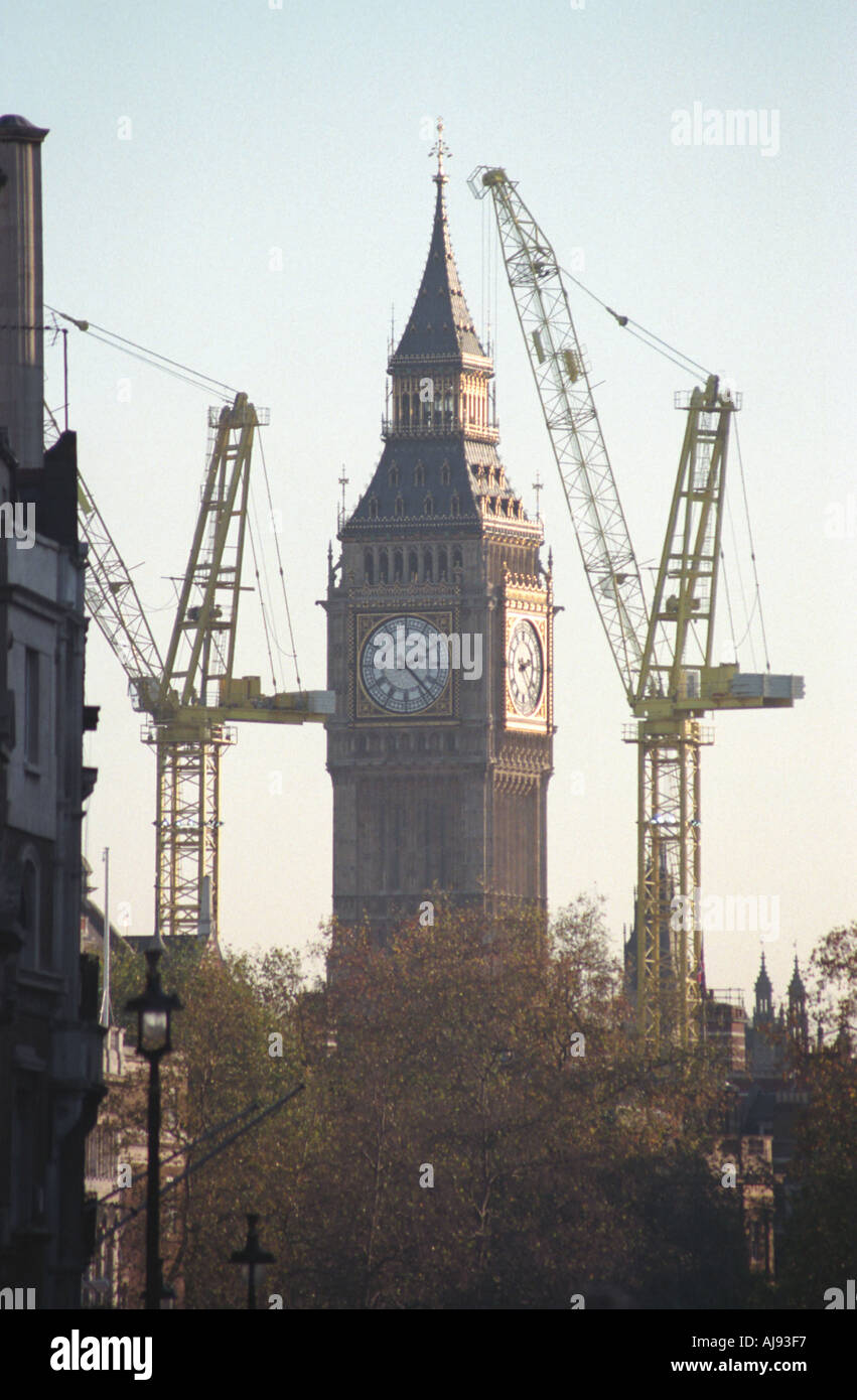 Big Ben tour de l'horloge du Palais de Westminster entouré par les ...
