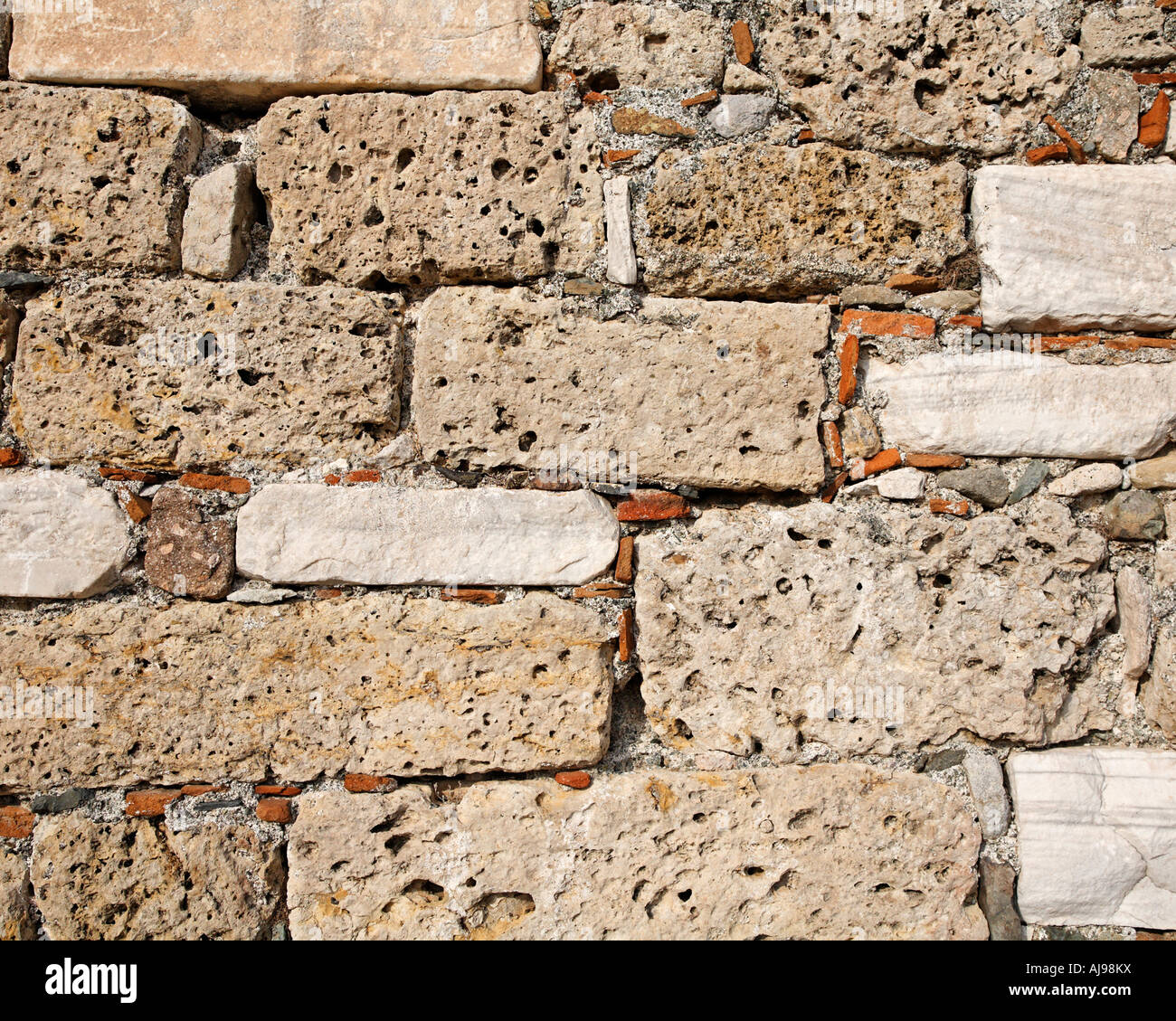 Partie de mur médiéval à l'ancienne ville de Paleopolis Samothraki îles ...
