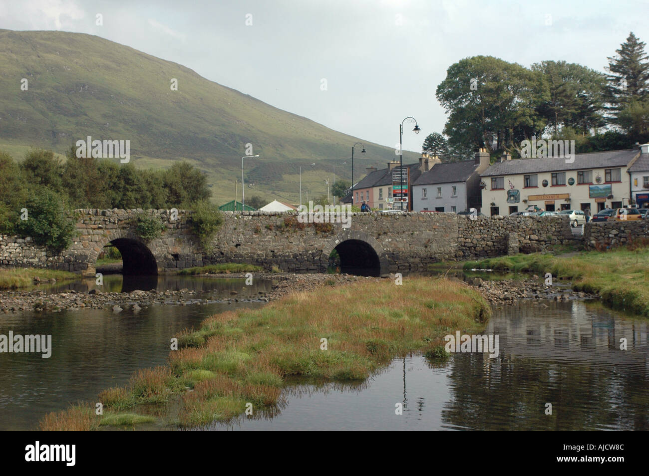 Leenane village Banque de photographies et d’images à haute résolution ...