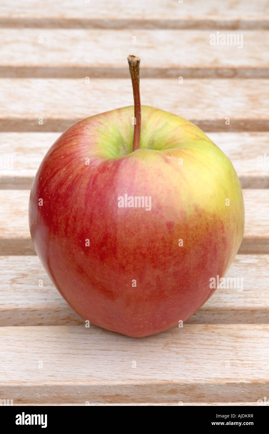 Pomme anglaise rouge Banque de photographies et d’images à haute ...