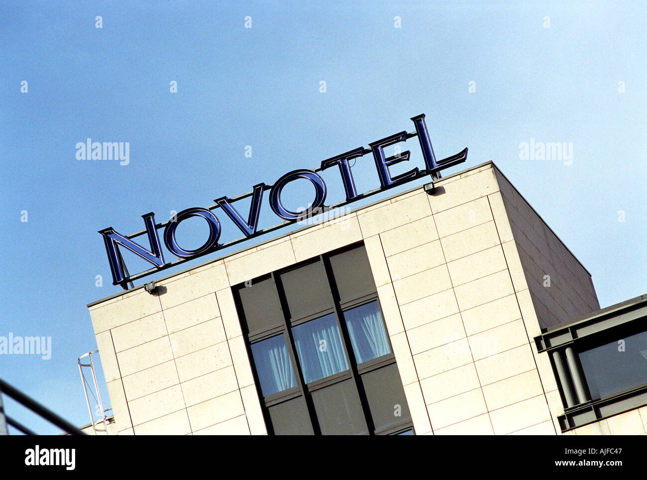 Signe novotel Banque de photographies et d’images à haute résolution ...