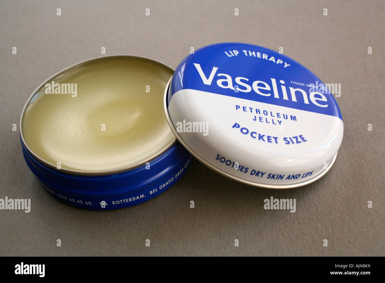 Pot de vaseline Banque de photographies et d’images à haute résolution ...