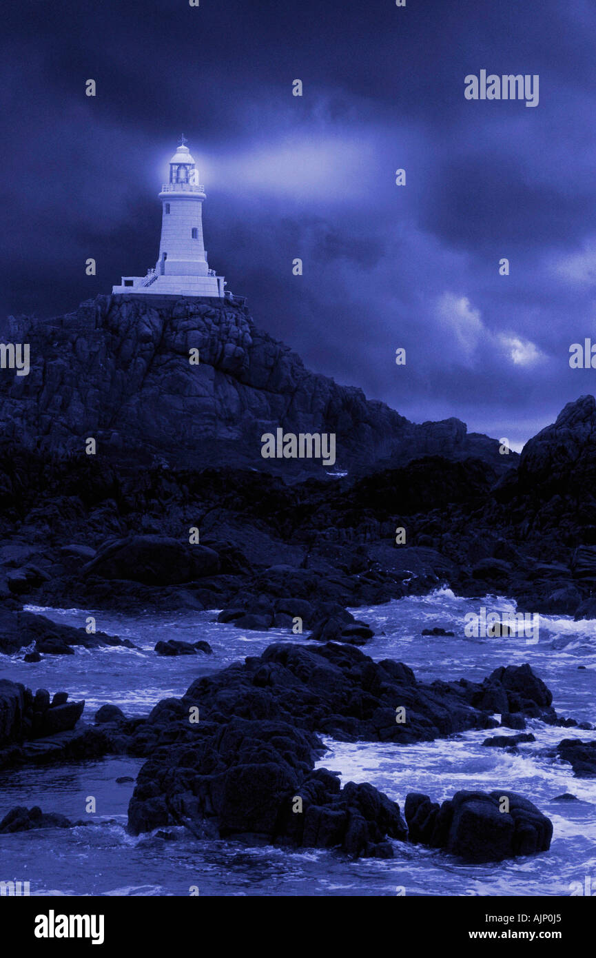Phare la nuit Banque de photographies et d’images à haute résolution ...