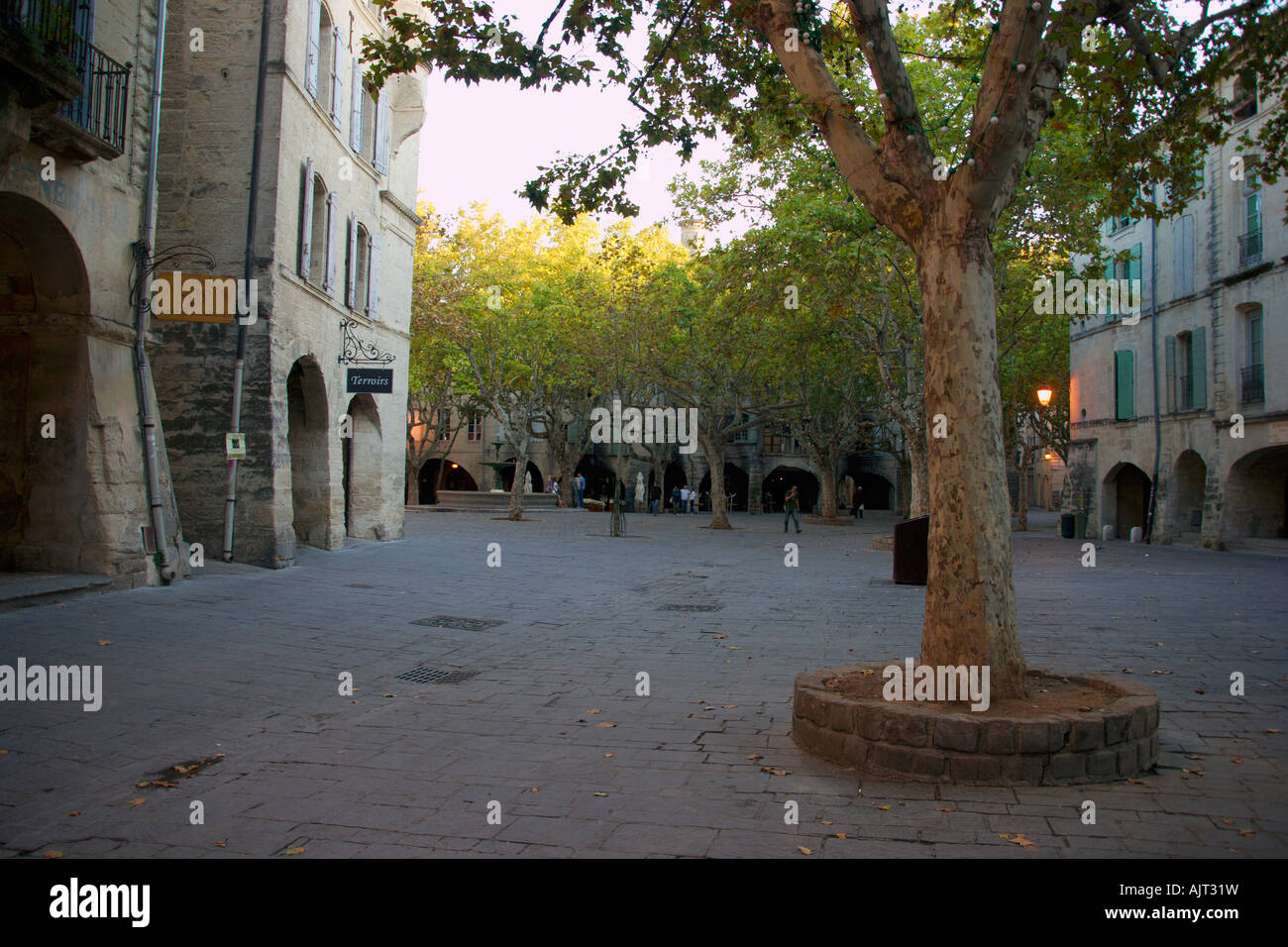 Uzes france village Banque de photographies et d’images à haute ...