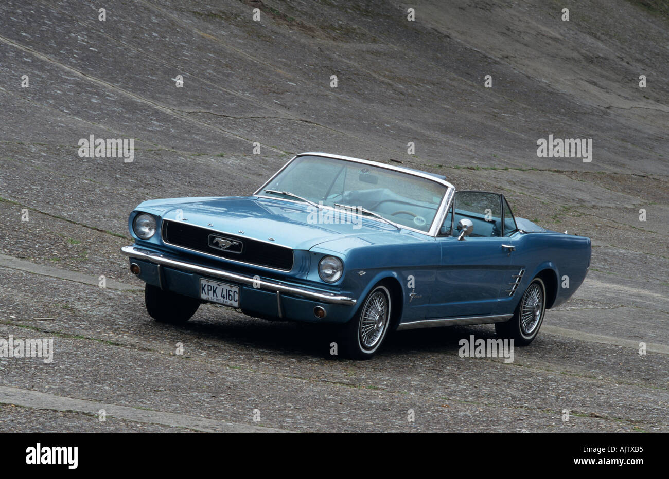 1966 ford mustang convertible Banque de photographies et d’images à ...