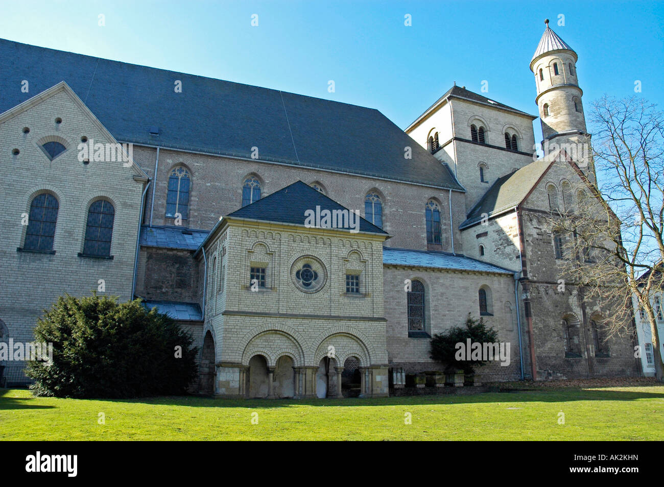 St pantaleon church Banque de photographies et d’images à haute ...