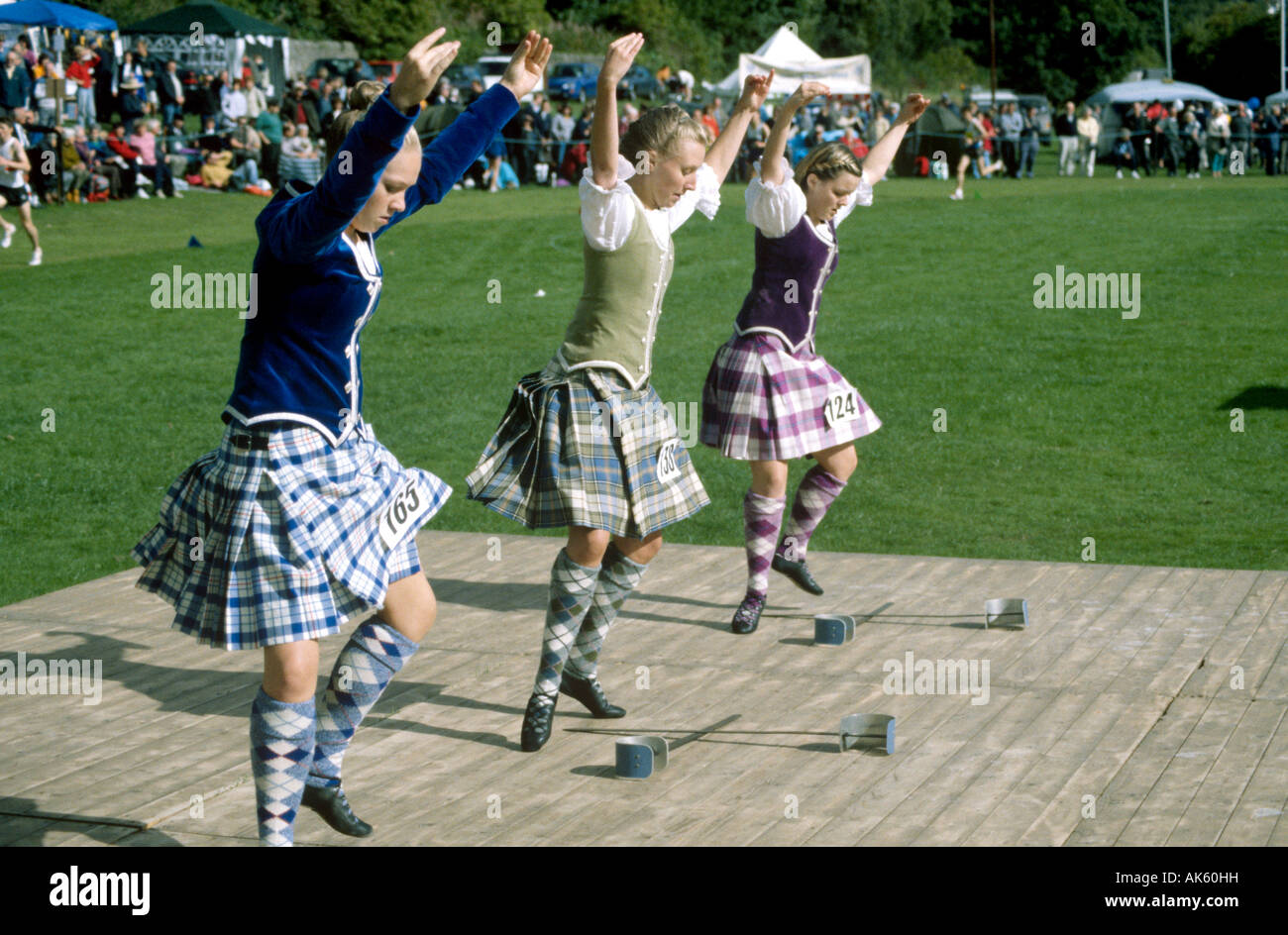 Danse traditionnelle écossaise à l'comeptition Pitlochry Highland Games ...