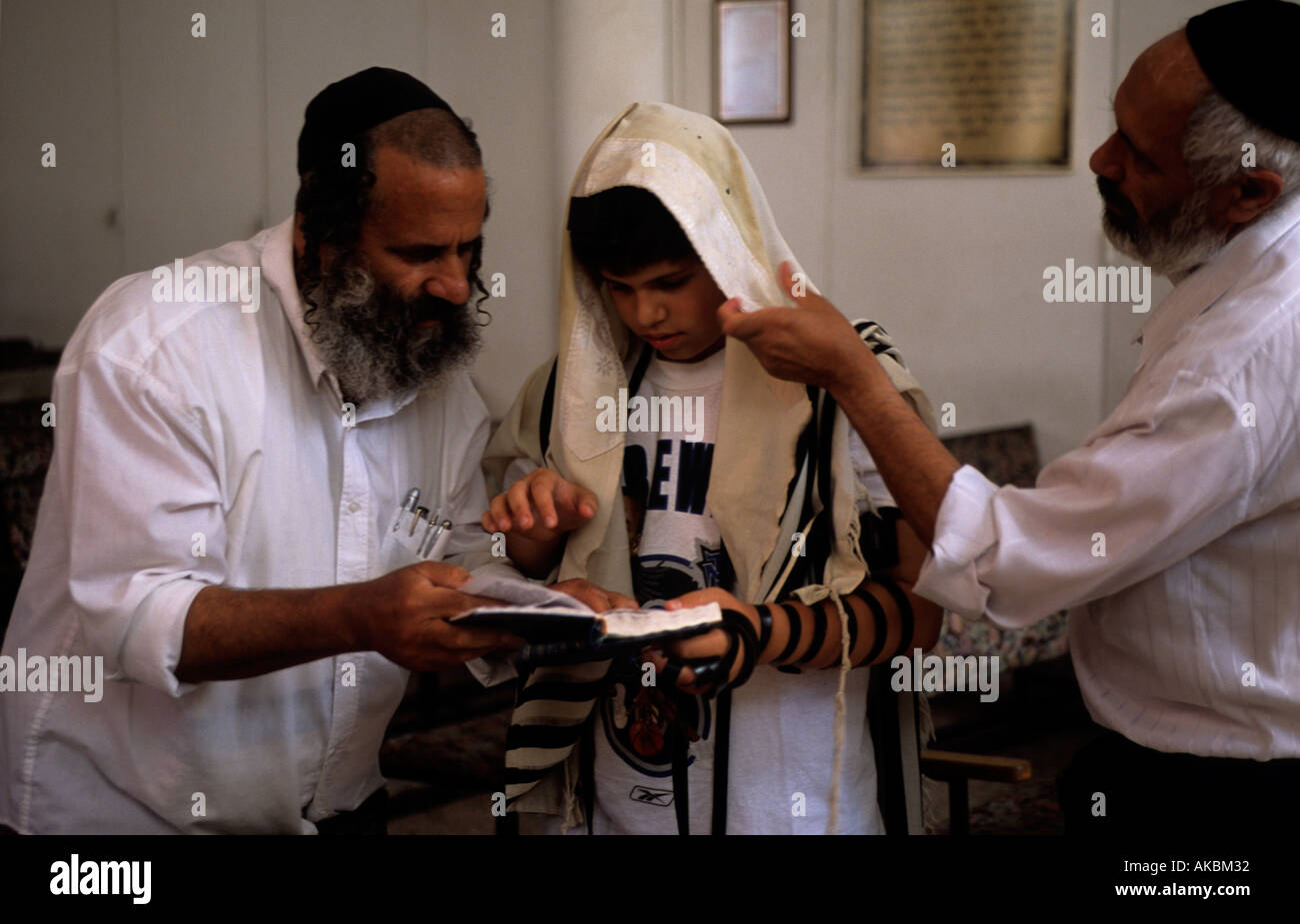 Tefillin boy Banque de photographies et d’images à haute résolution - Alamy