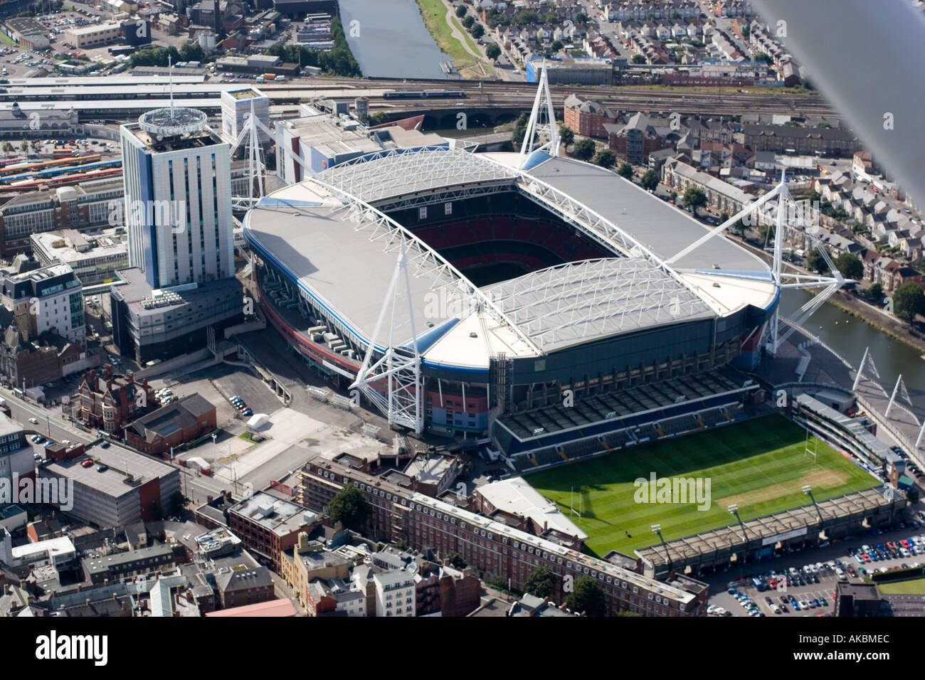 Cardiff millenium stadium aerial Banque de photographies et d’images à ...