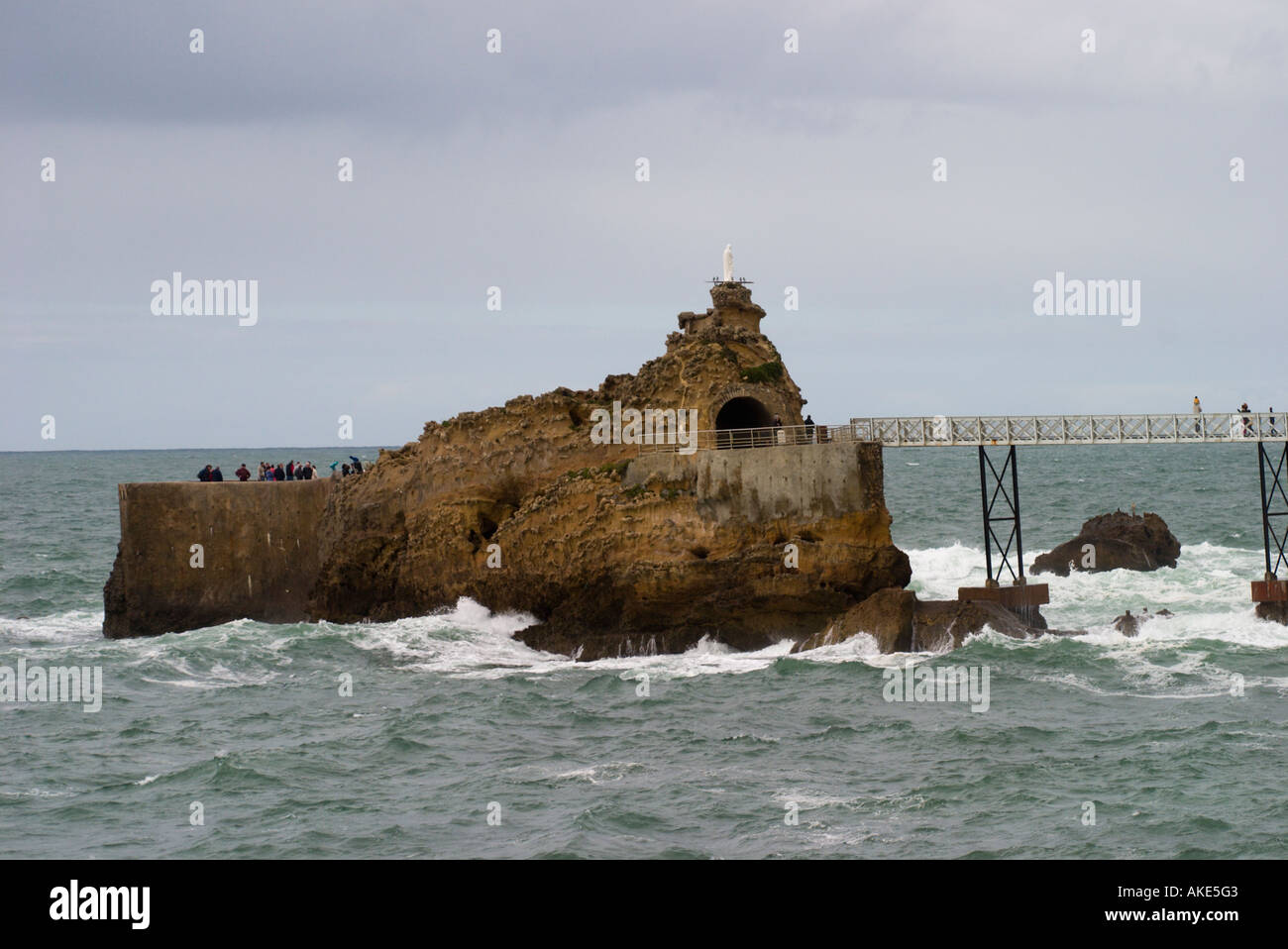 Le rocher de la vierge biarritz Banque de photographies et d’images à haute résolution - Alamy