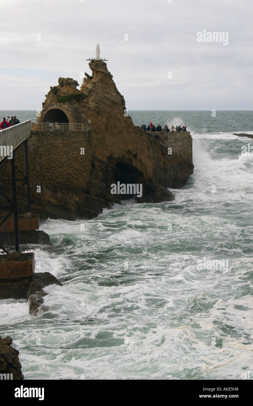 Le rocher de la vierge biarritz Banque de photographies et d’images à haute résolution - Alamy