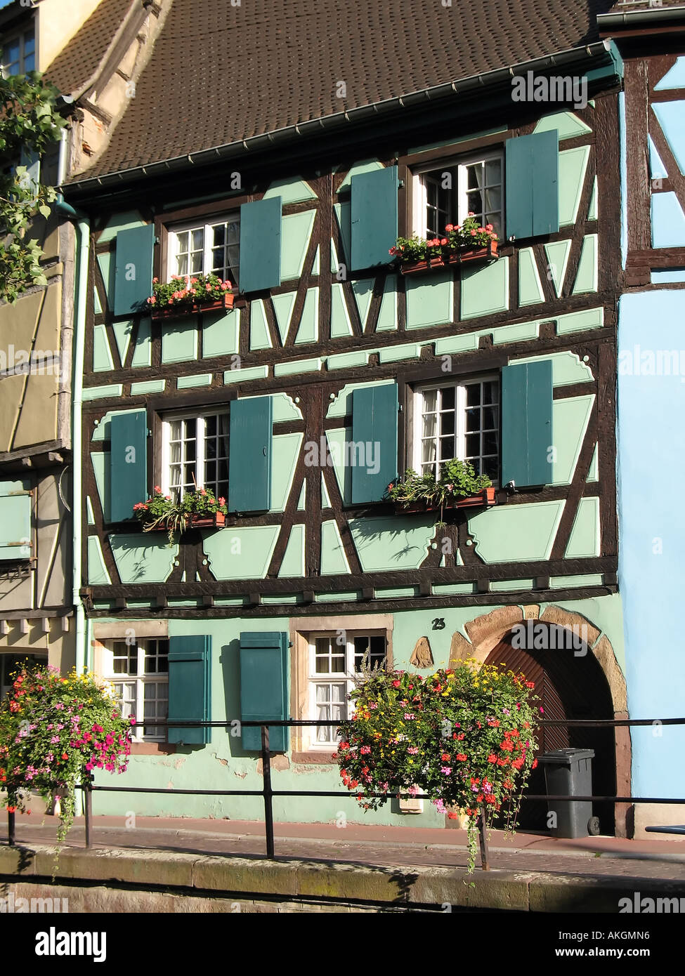 Peint en vert maison à colombages, quai de la Poissonnerie quai ...