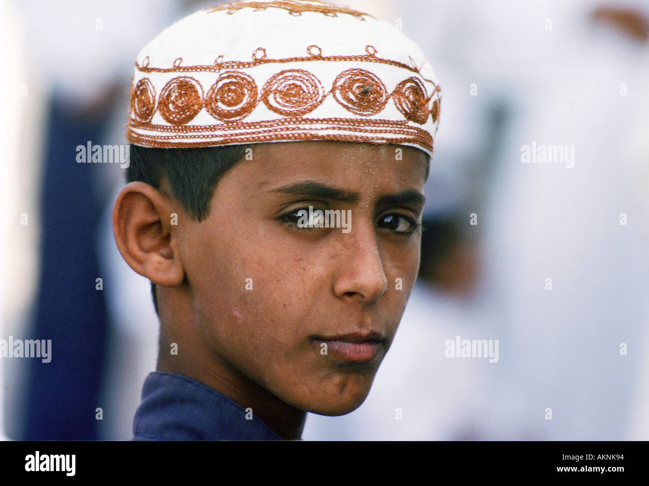 Jeune garçon arabe Qatar Photo Stock - Alamy