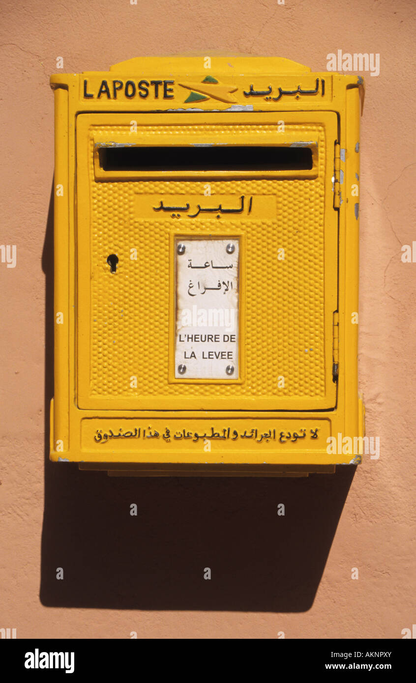 Boite aux lettres jaune maroc Banque de photographies et d’images à haute résolution - Alamy