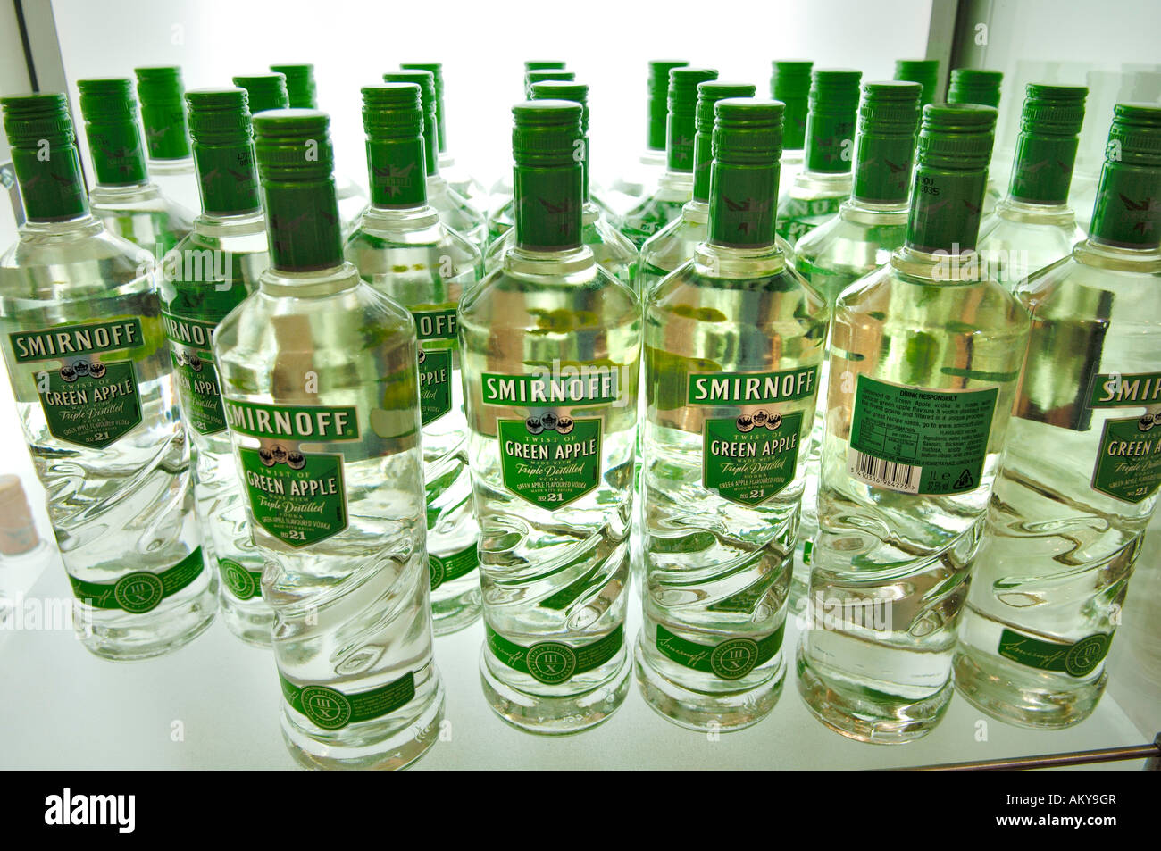 Bouteilles de vodka Banque de photographies et d’images à haute ...