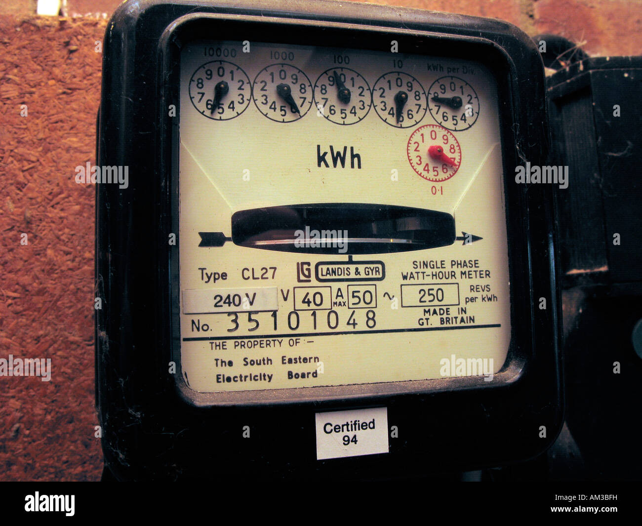 Compteur électrique à l'ancienne avec compose Photo Stock - Alamy